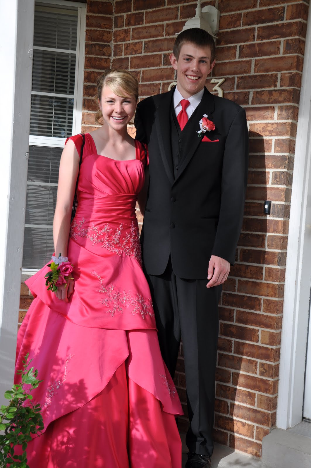 Allred Family News: Amy's last dance in High School--the Jr. Prom