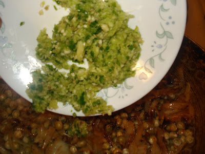 Guntur Traditions: Batani vankay kura / Peas egg plant curry