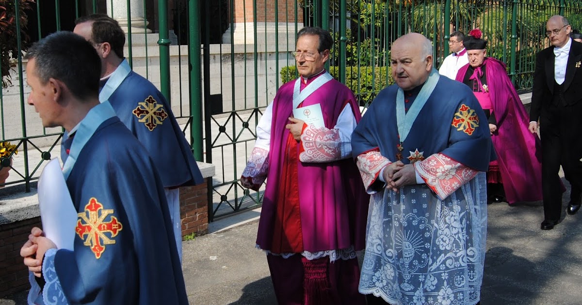 Orbis Catholicus Secundus: What the Rochet Looks Like