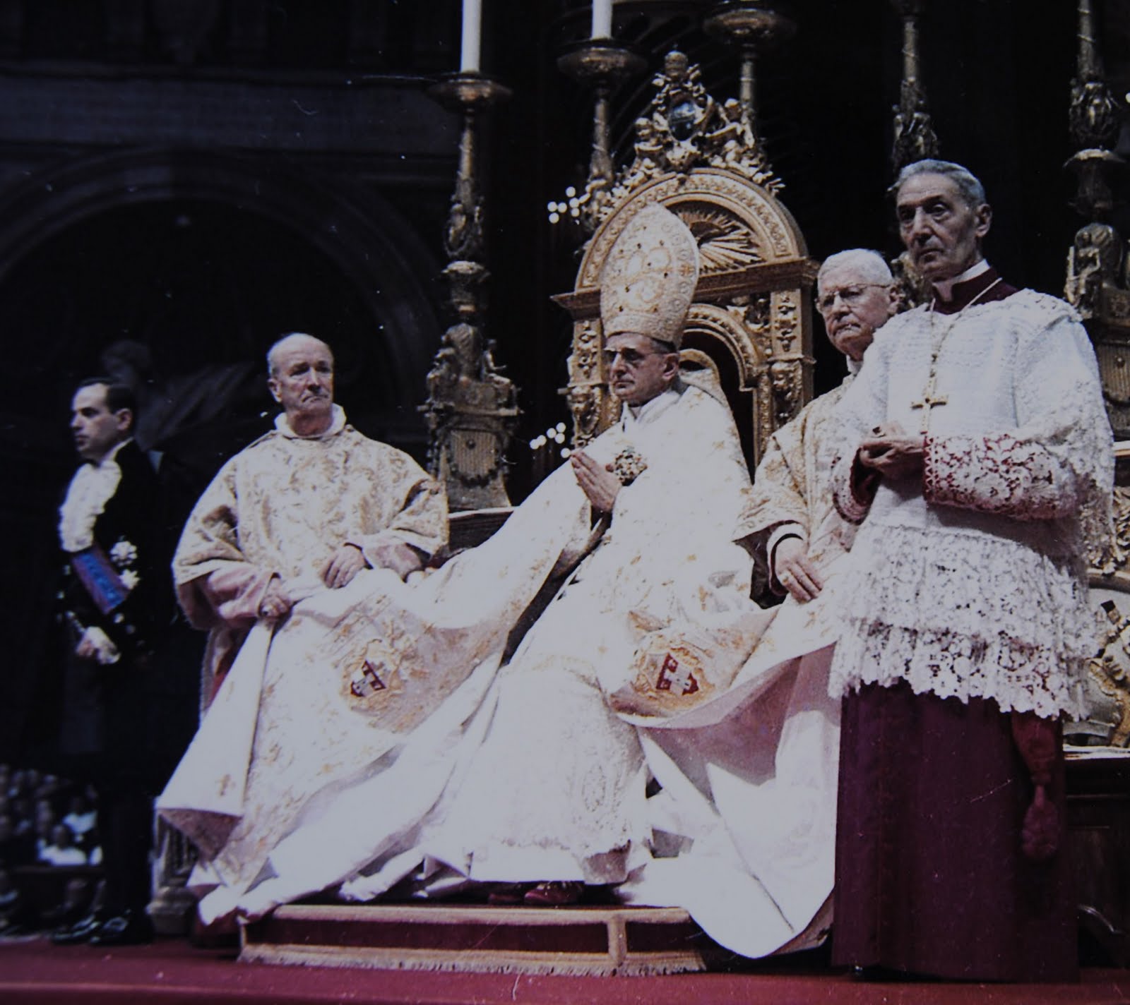 Orbis Catholicus Secundus: Catholic Culture: Papal Thrones