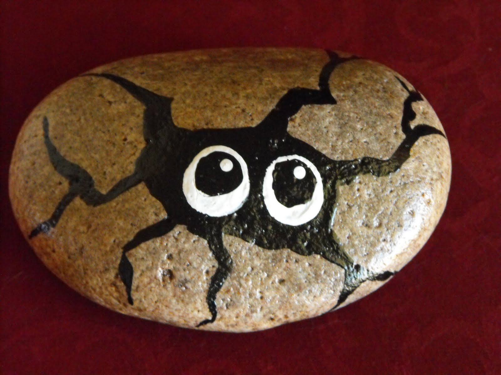 Luiewho Creations: "Painted Rocks"