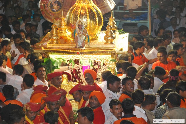 Sai Wallpaper: Golden Chariot at Sai Sansthan Shirdi