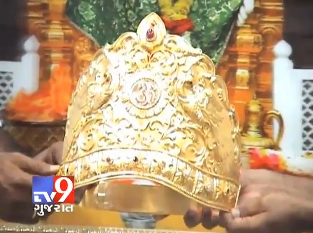 Sai Wallpaper: Gold Crown Offered To Baba At Shirdi