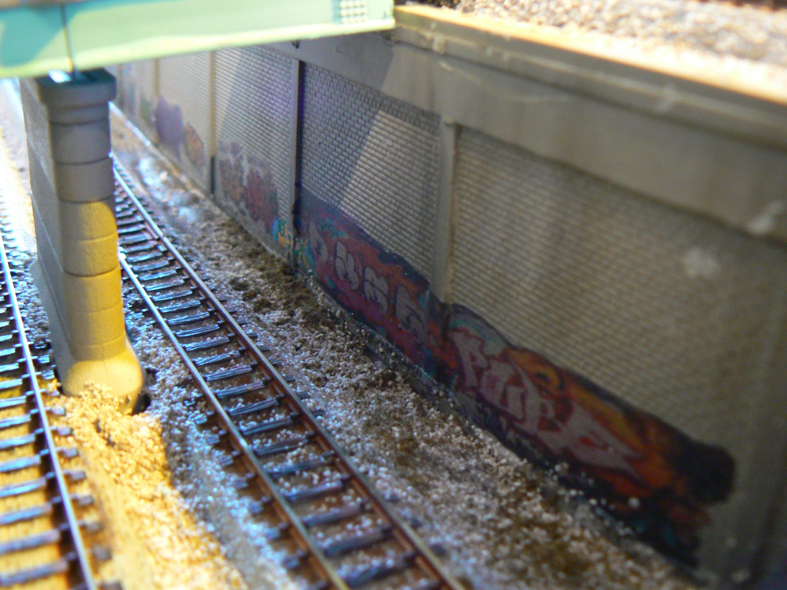 quinntopia - An N Scale blog: Downtown Graffiti and Railway Cut
