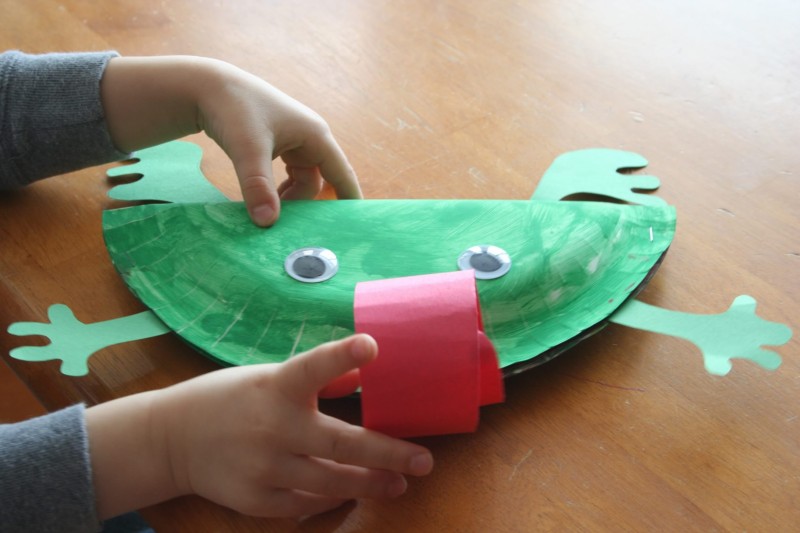 DIY Paper Crafts: Paper Plate Frog Craft
