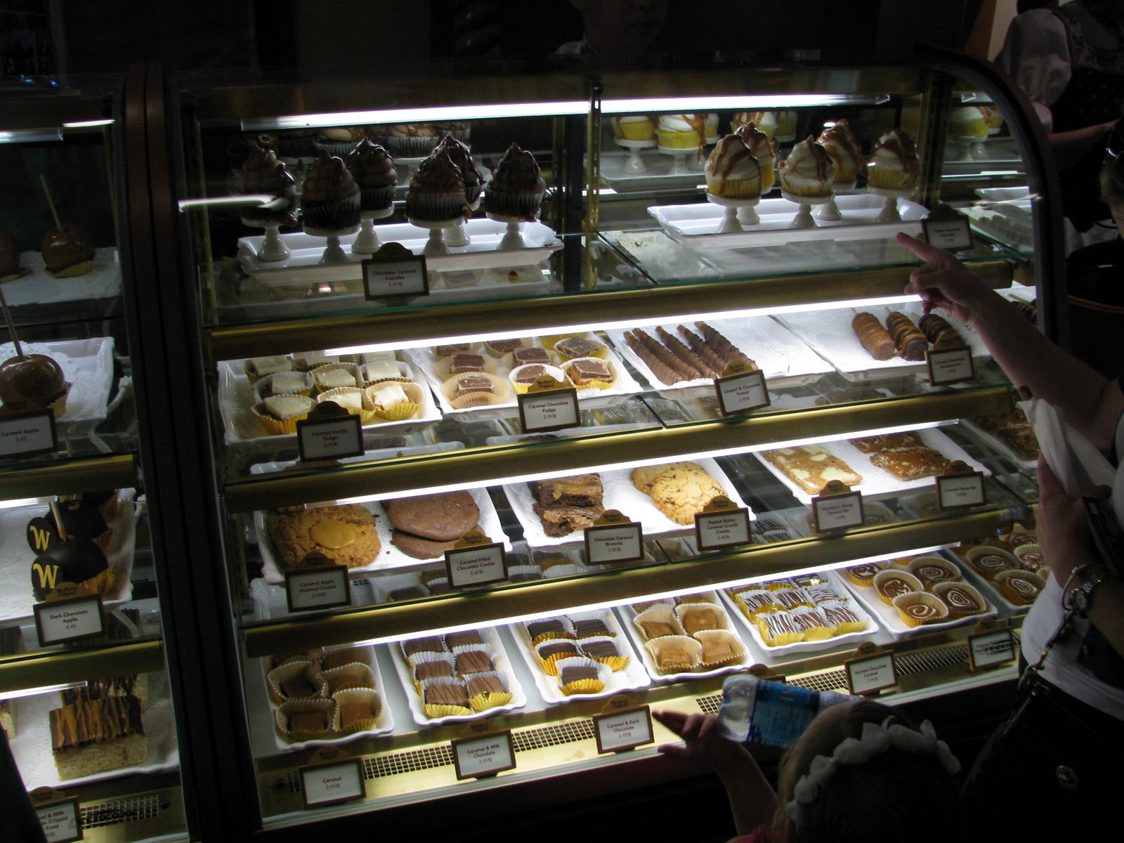 Disney World Welcomes Karamell-Küche Shop To Epcot Germany | Disney ...