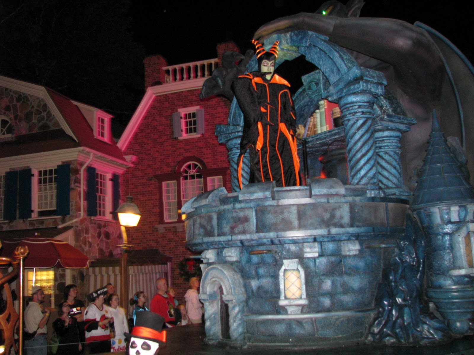 Disney World Halloween Tradition: Mickey's "Boo To You" Halloween ...