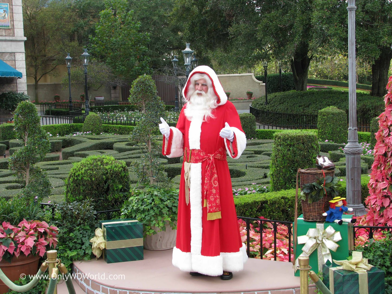 Epcot Holidays Around The World - The Storytellers Part III | Disney ...