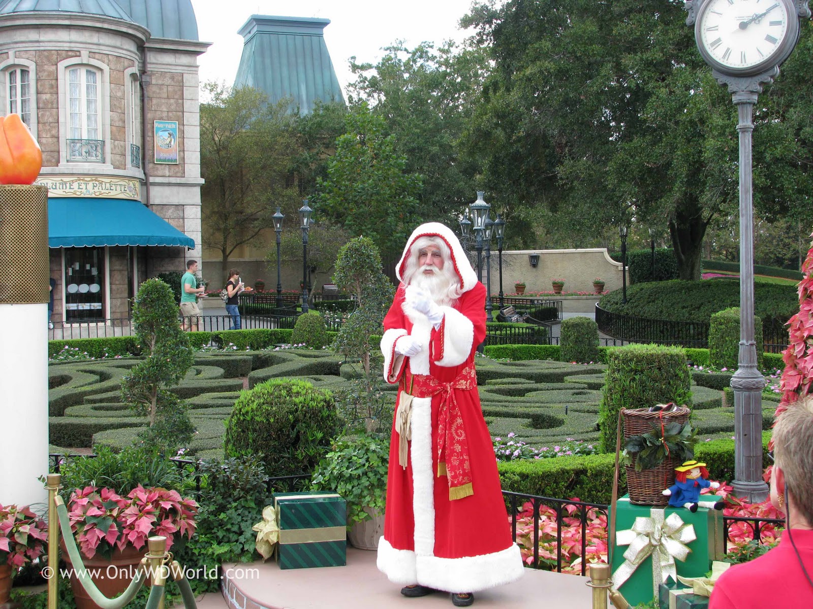 Epcot Holidays Around The World - The Storytellers Part III | Disney ...