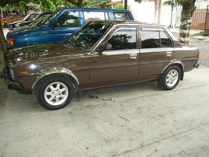Pastika Retro Car: Corolla DX 81 Coklat