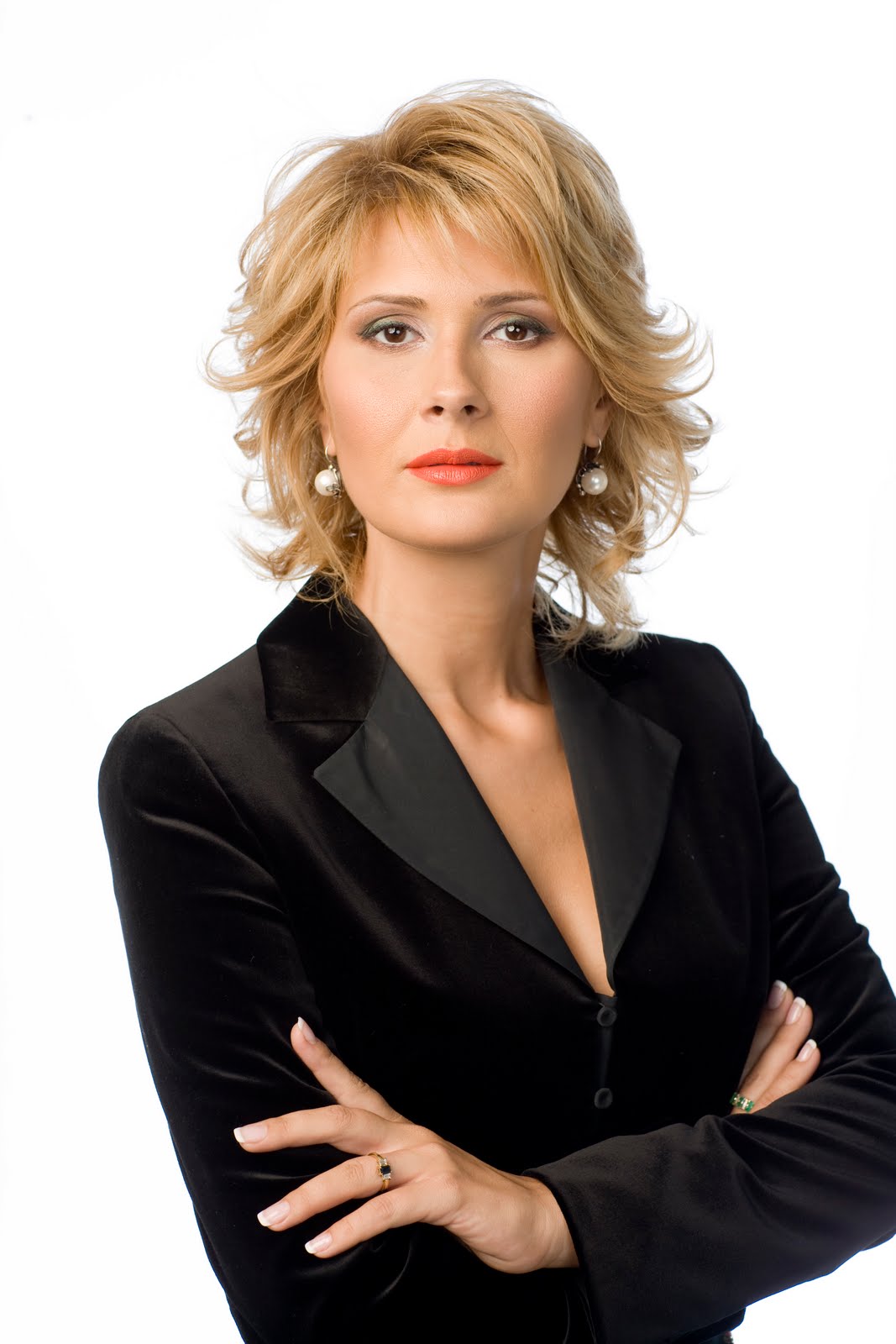 Lansare de carte cu interviu semnat de Alessandra Stoicescu | StiriFelDeFel