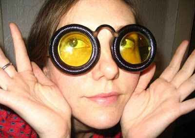 LARESAKA.NET ™: LOS VERDADEROS LENTES DE FONDO DE BOTELLAS [foto]