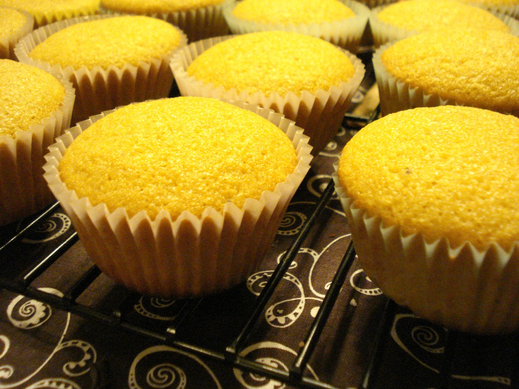 sugar comma: Beer and Pretzels Cupcakes