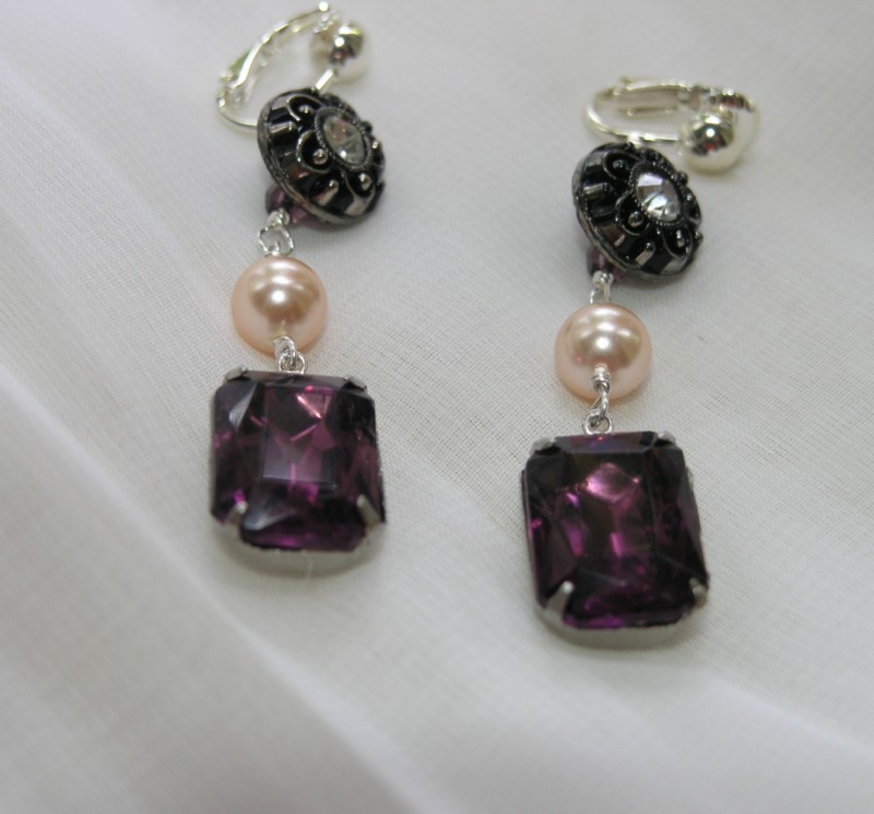 Cercei cu clips argintat- cabochon si nasturel floral vintage, perla ...