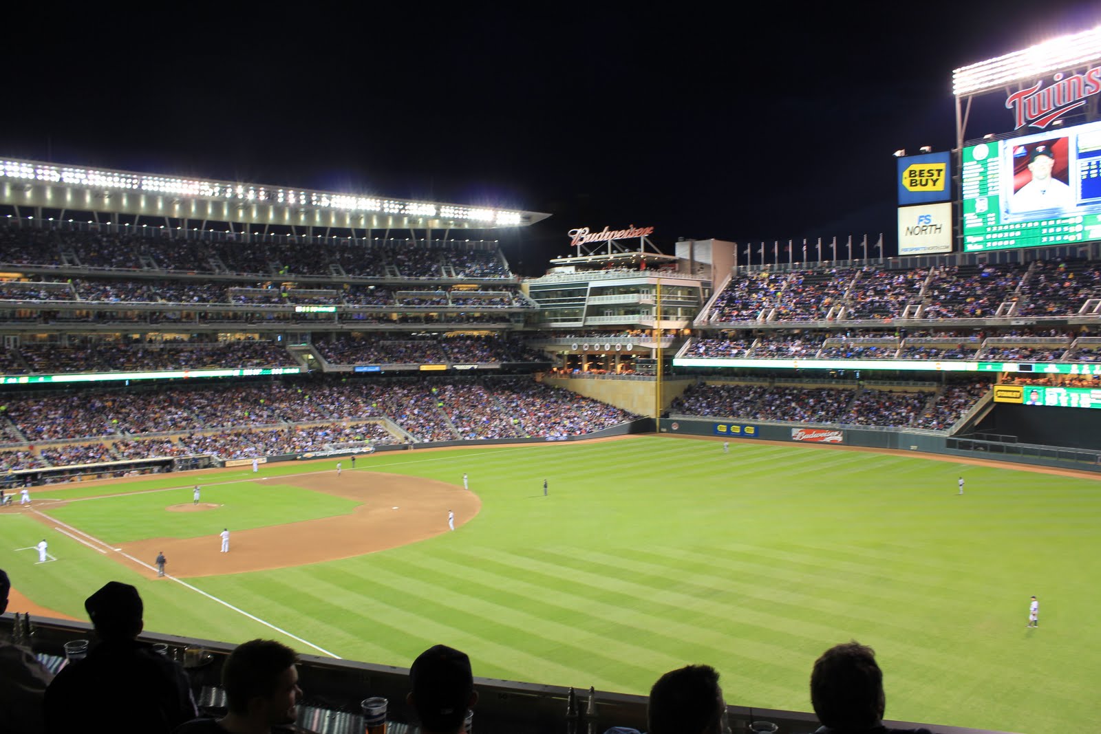 Joltin' Joe - An MLB Stadium Fan Guide: Target Field