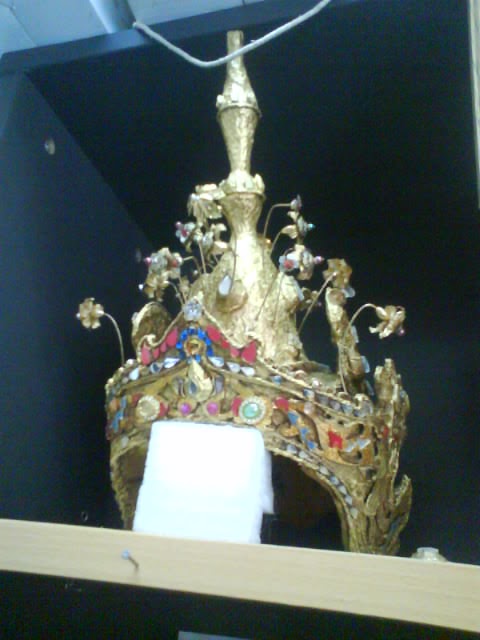 the menora: BUSANA DAN PROPS