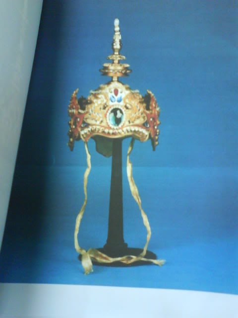 the menora: BUSANA DAN PROPS