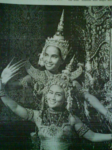 the menora: BUSANA DAN PROPS