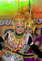 the menora: BUSANA DAN PROPS