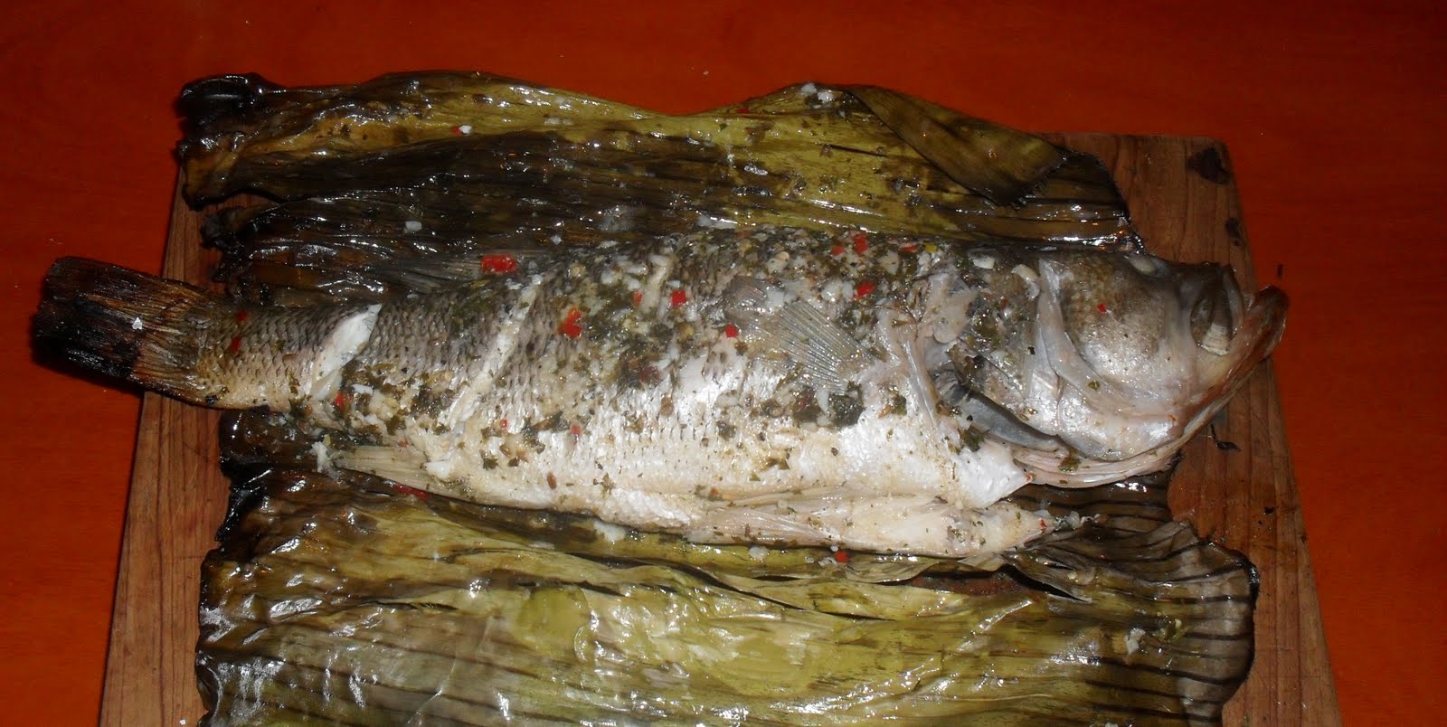 El Fogón de Leña: Lobina en hoja de plátano.
