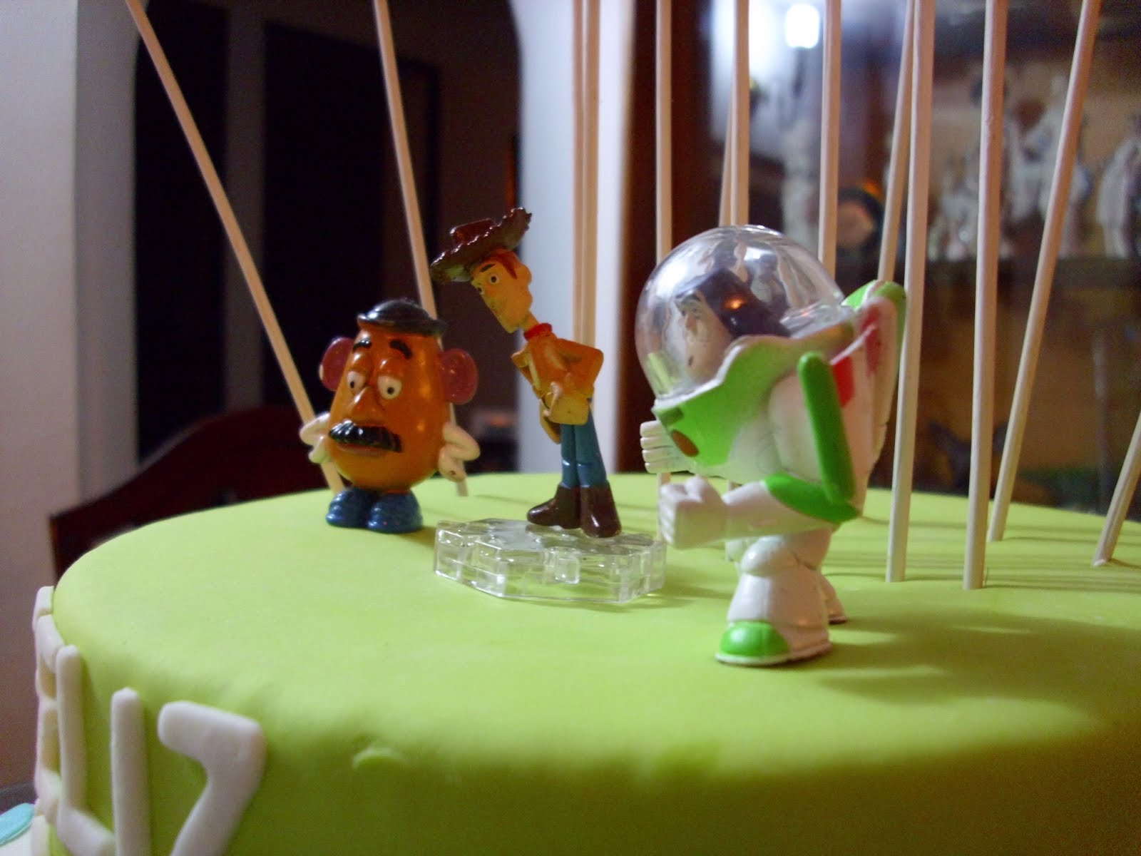 Tortas y Ponques Lucia: Torta con personajes de Toy Story