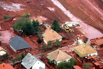 Science Minus Details: Where does "toxic red sludge" come from???
