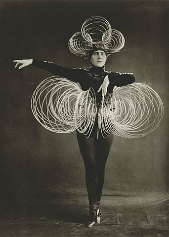 light color sound: Triadic Ballet