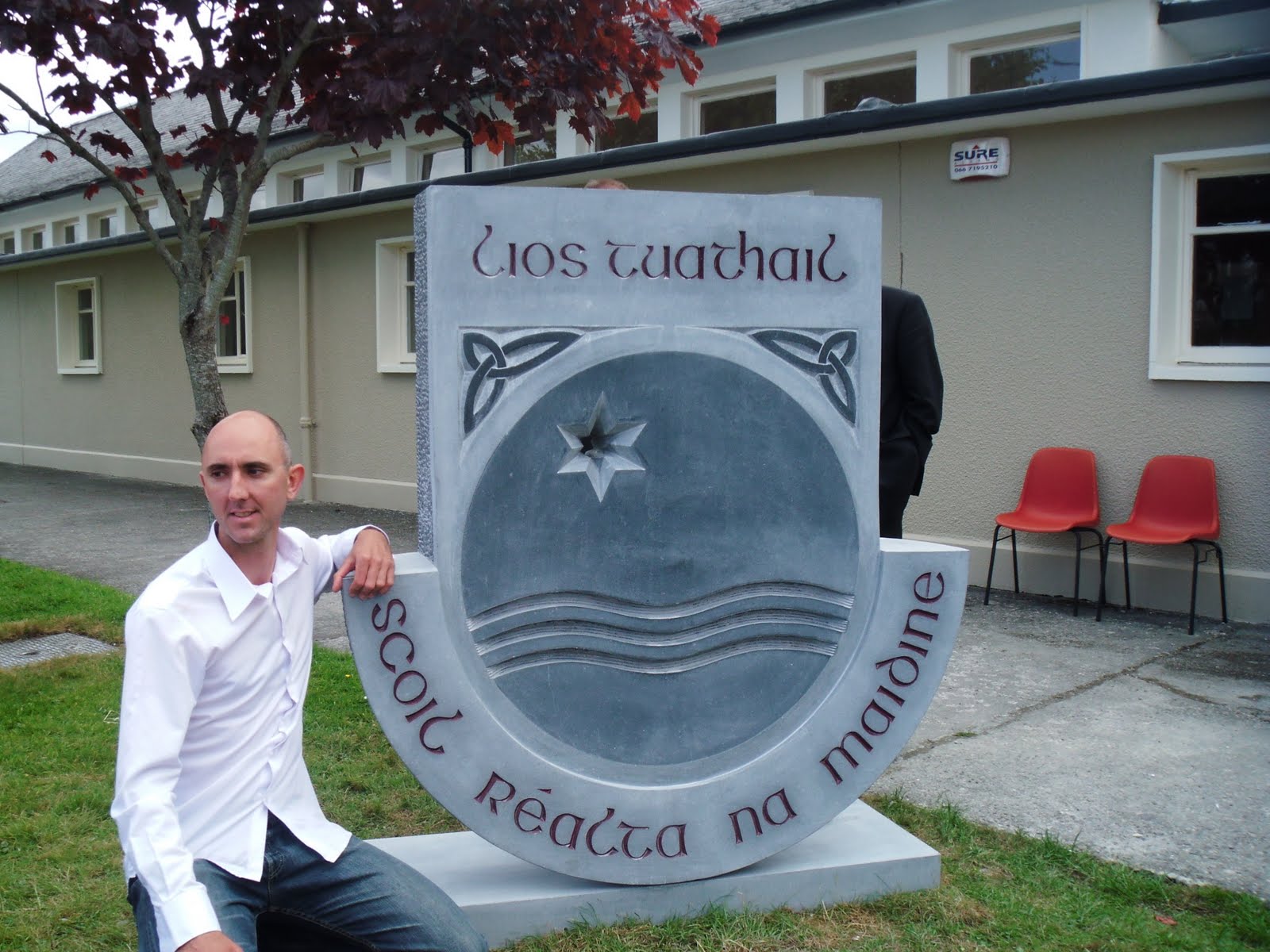 Scoil Réalta na Maidine: Sculptor Darren Enright Unveils School Crest