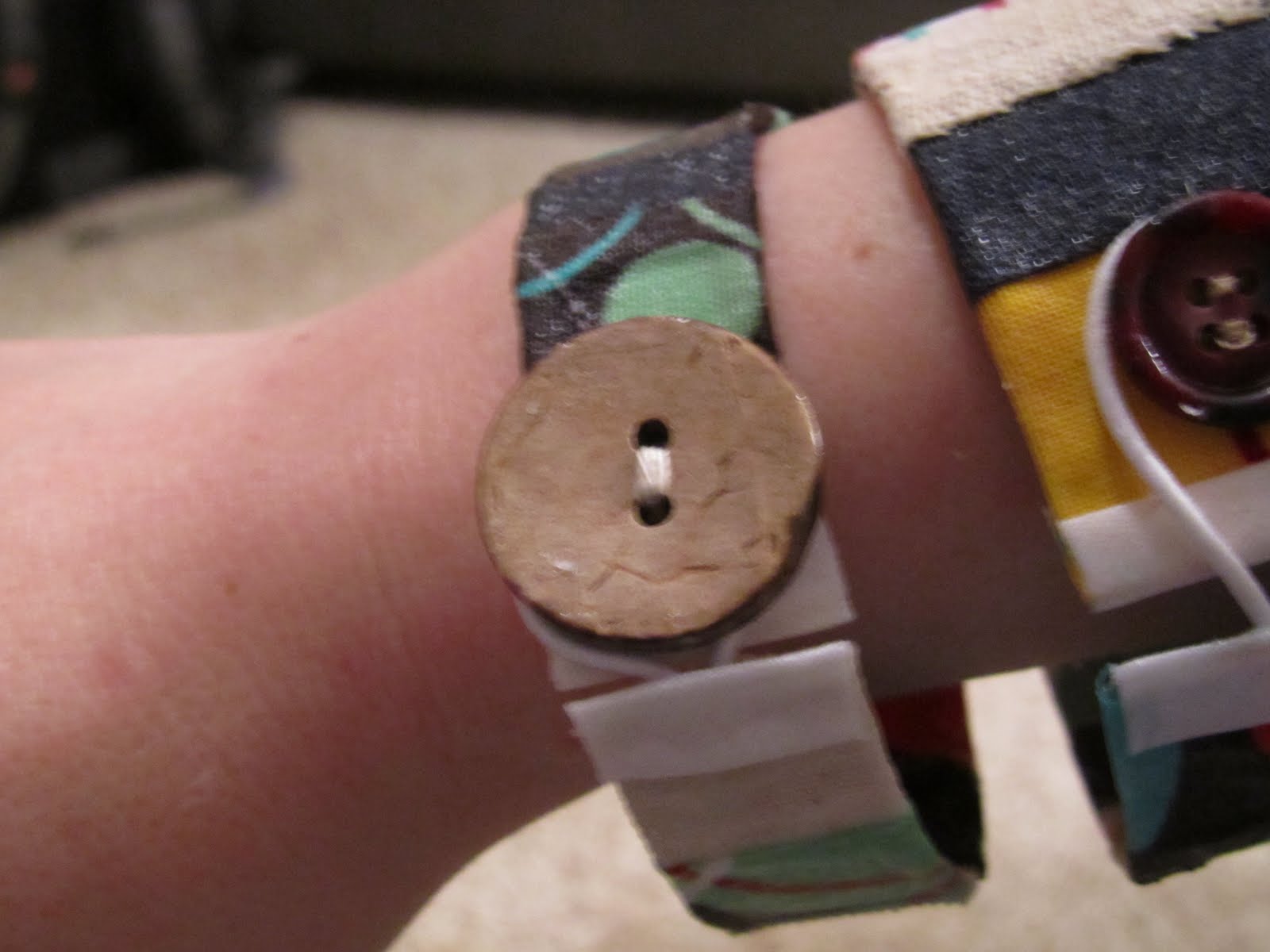 Twelve Crafts Till Christmas: matching soda can ring tutorial