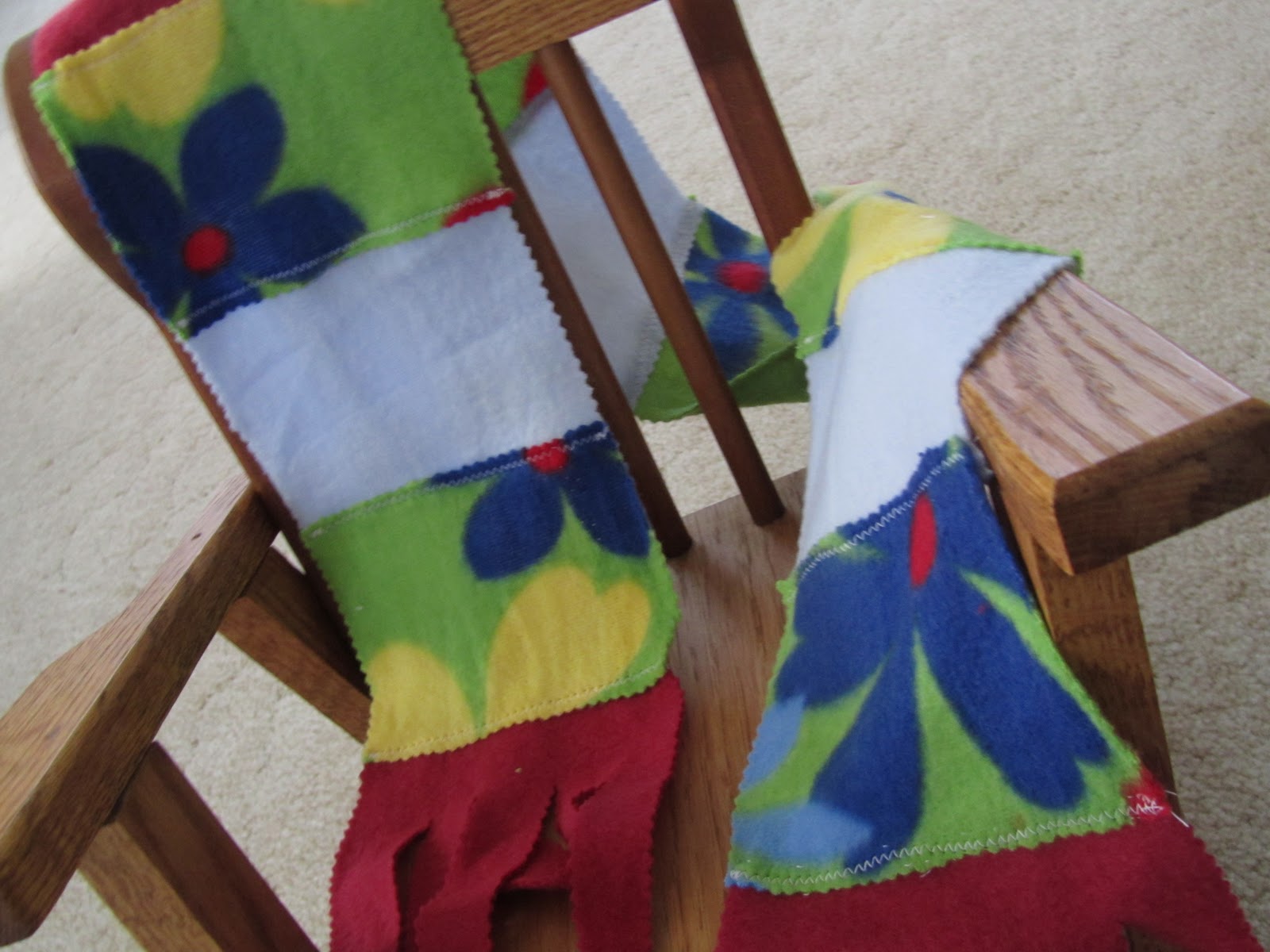 Twelve Crafts Till Christmas: pieced fleece scarf: under 30 minute tutorial