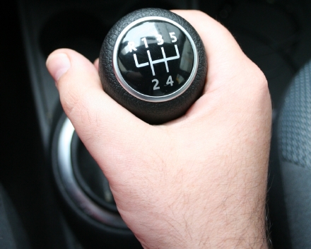 Entenda melhor o que faremos com a marcha do carro. | Eu estou dirigindo.