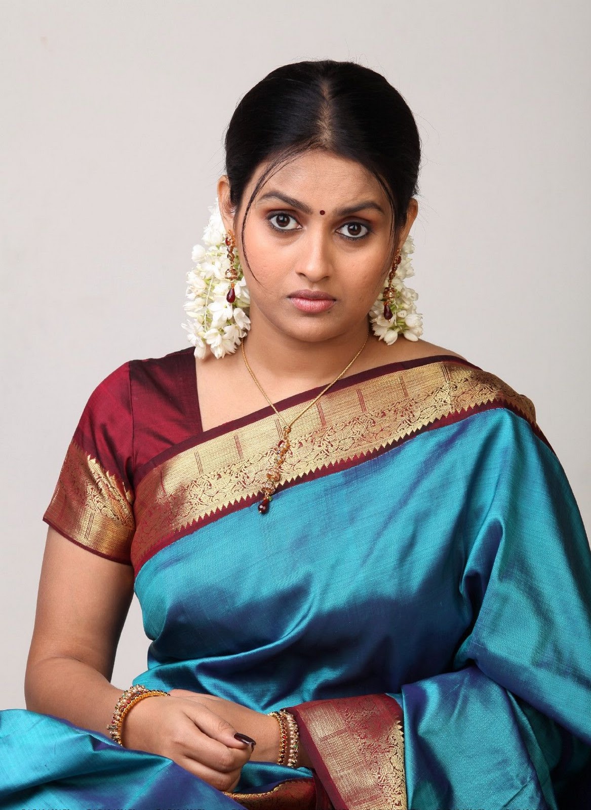 RKEE 4 MEDIA: Kalyani in Saree Photos Actress Image Gallery