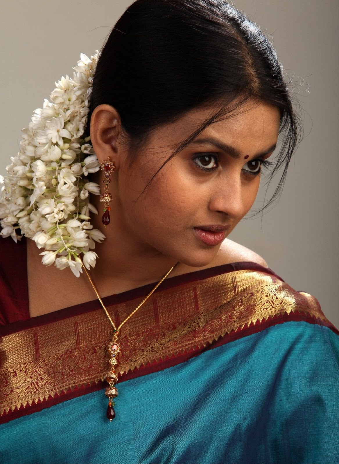 RKEE 4 MEDIA: Kalyani in Saree Photos Actress Image Gallery