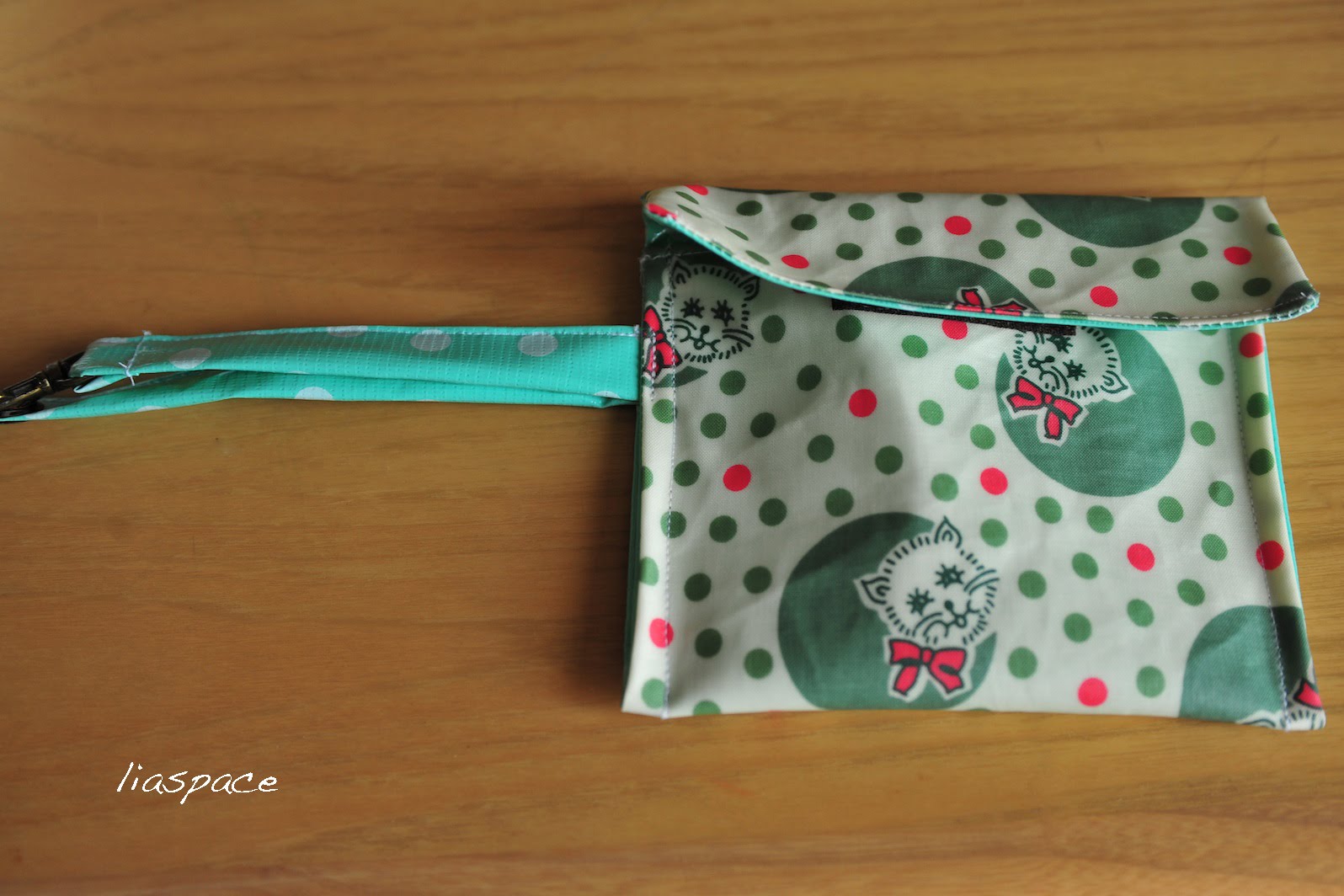 lia's crafty journey: tutorial: pacifier pouch