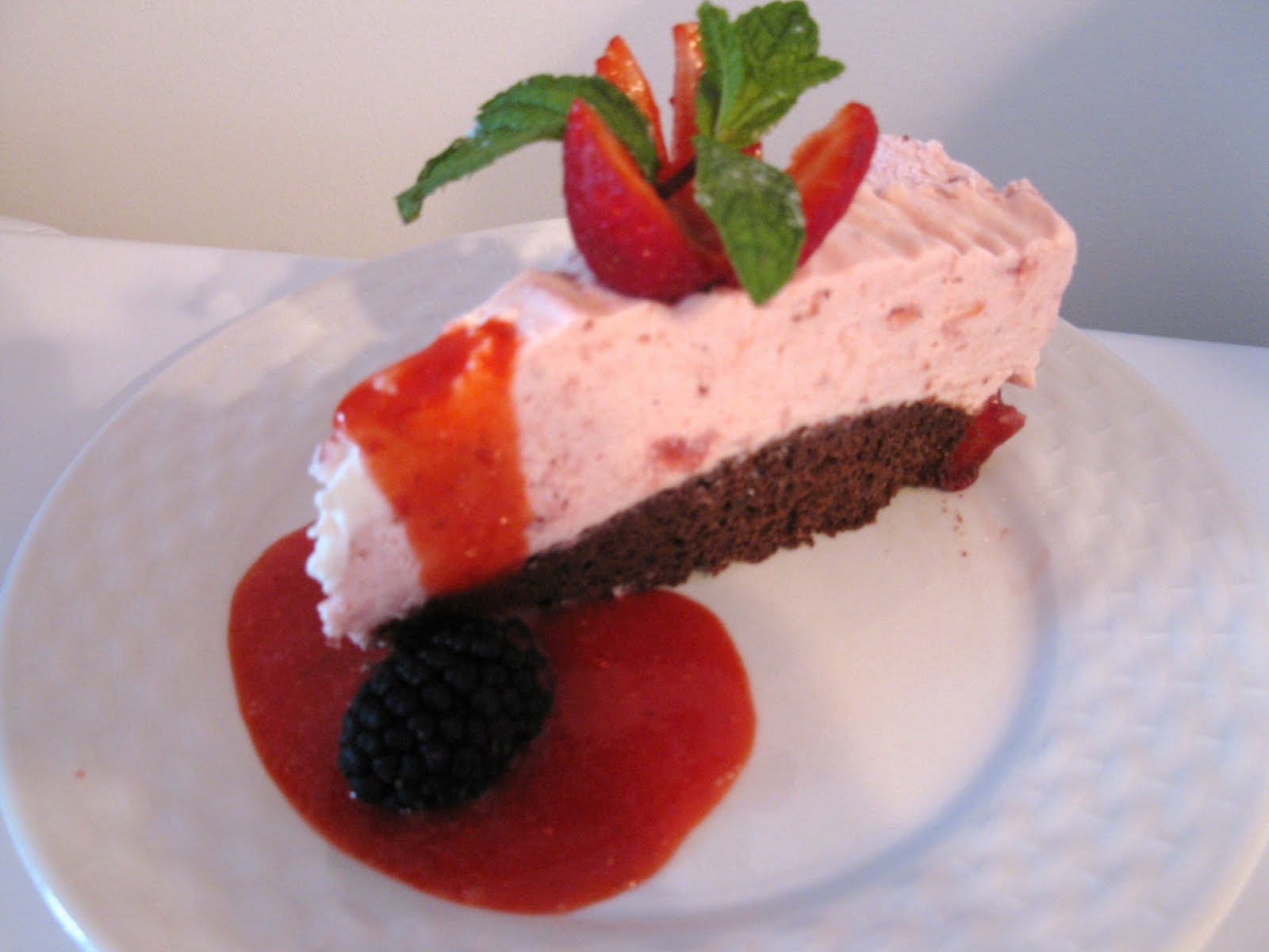 Ma cuisine...sans prétention: Gâteau mousse aux fraises