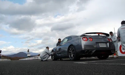 Nissan GT-R 2011 de 0 a 100 km/h (Vídeo)