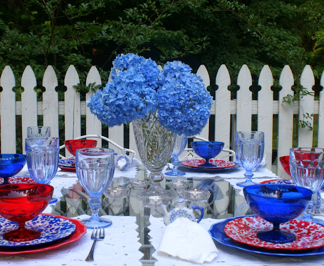 A Little Loveliness: Red, White and Blue Table