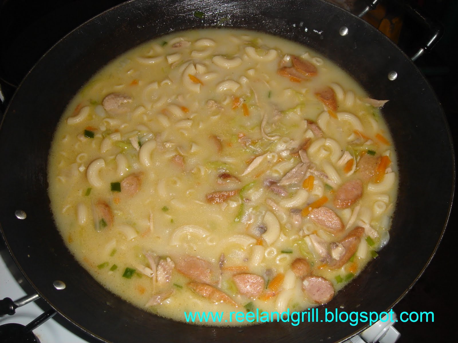 Reel and Grill: Sopas (Filipino Chicken and Pasta Soup)