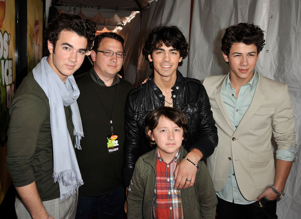 kar1n9: Leer es mi vida: Frankie, Nick, Kevin y Joe Jonas en “Walter ...