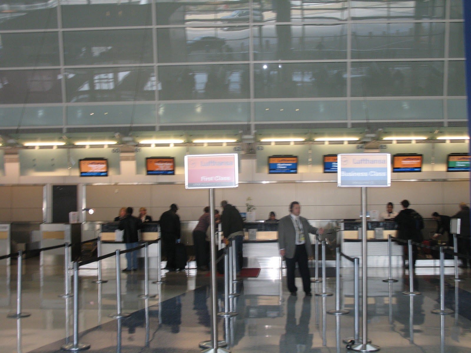 Life of a frequent flyer: Part 1: The DFW Club/Lufthansa Contract Lounge