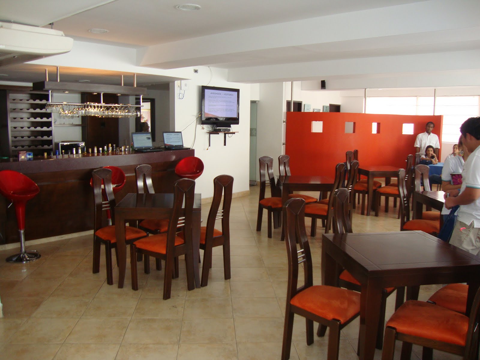 bar table: ..BREVE DESCRIPCION...