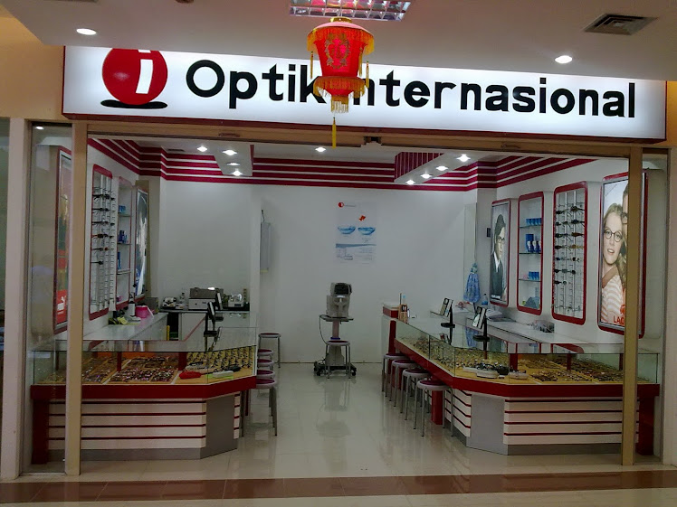 Optik Internasional Hola Plaza