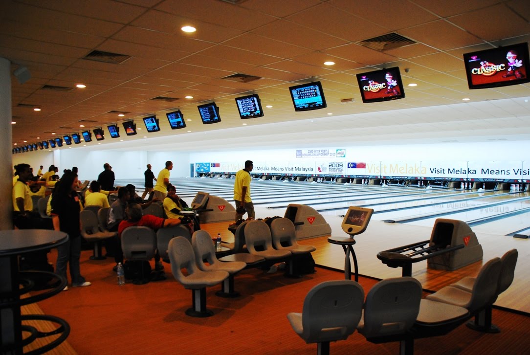 LIFE IN DIGITAL COLOUR: Melaka International Bowling Centre (MITB)