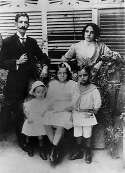 Romulo Ernesto Betancourt Bello: Biografia de Romulo Betancourt