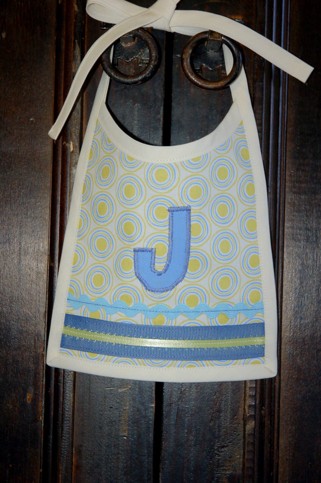 restlessrisa: Easy Baby Bib Tutorial