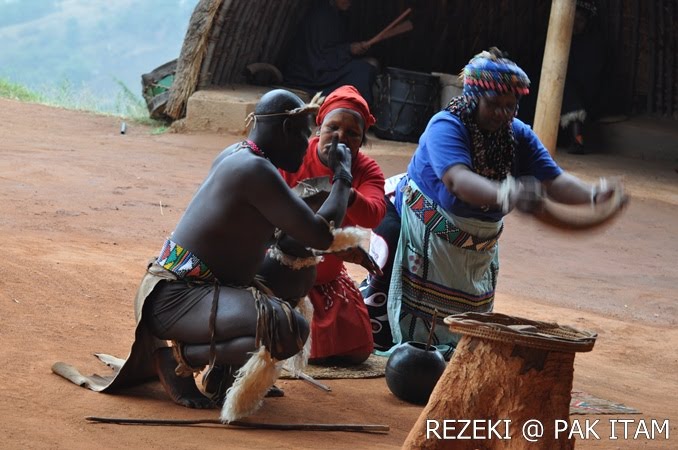 SUATU CATATAN PERJALANAN: ROAD TO AFRIKA : TENUNG DAN TILIK NASIB