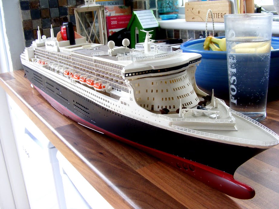 Queen Mary 2 Build - Revell 1/400