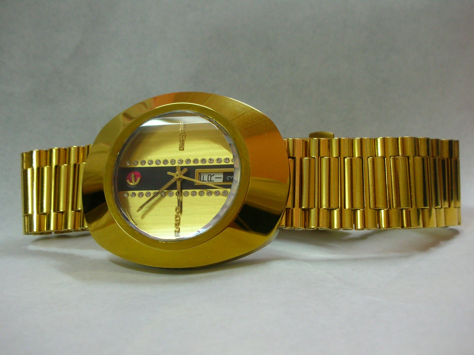 Malaysia Watches Online Store: W018 Nice Rado Men Watch Gold Color