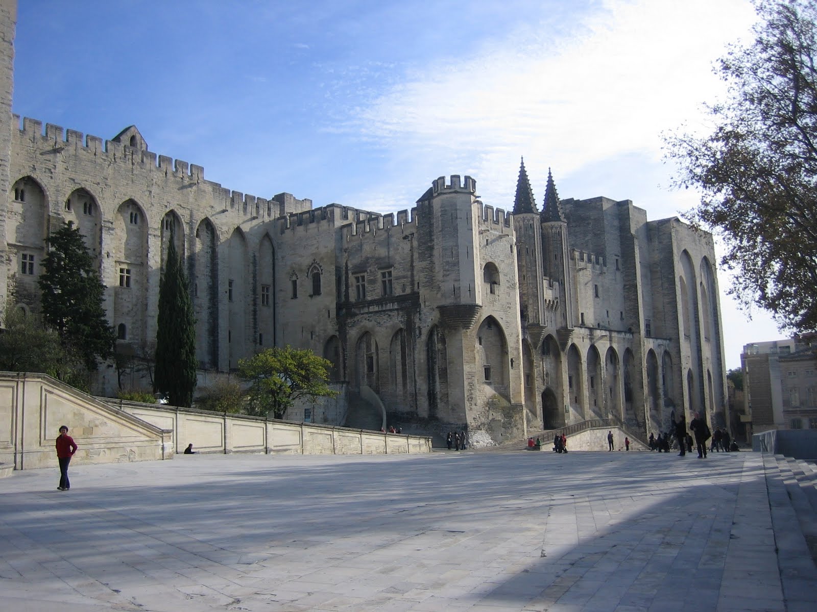 France 2009: French popes, Roman ruins and Special noses