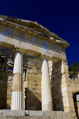 There's Me. And Then There's Greece.: "Know Thyself"